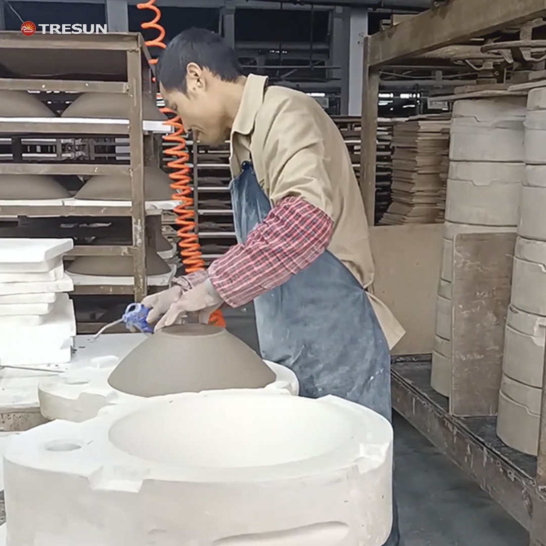 Ceramic dinnerware manufacturing process embryo de-molding - TRESUN